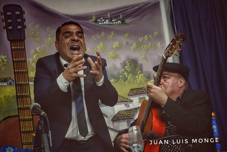 José Mijita presenta con éxito su disco «Albariza» en la peña Torre del ...